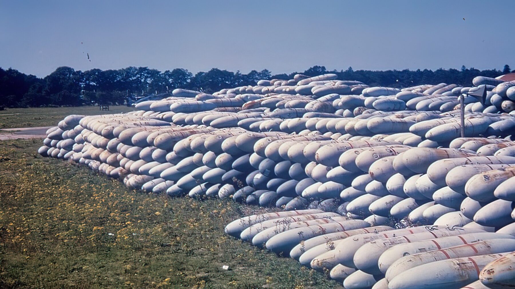 Weaponizing Drop Tanks - Jets ’n’ Props