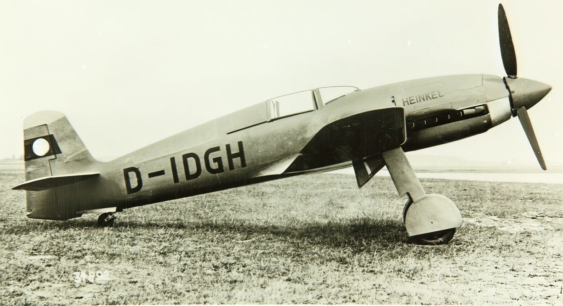Heinkel's answer to the Messerschmitt 109 - The Heinkel He 100 - Jets ...