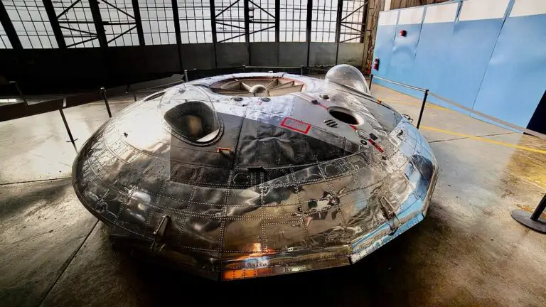 That Time Canadians Made a Flying Saucer: Avro Canada VZ-9 Avrocar ...