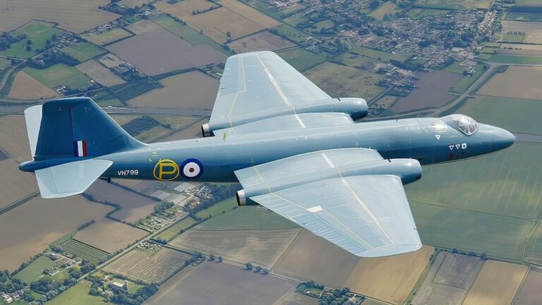 English Electric Canberra: First Generation Jet Bomber - Jets ’n’ Props