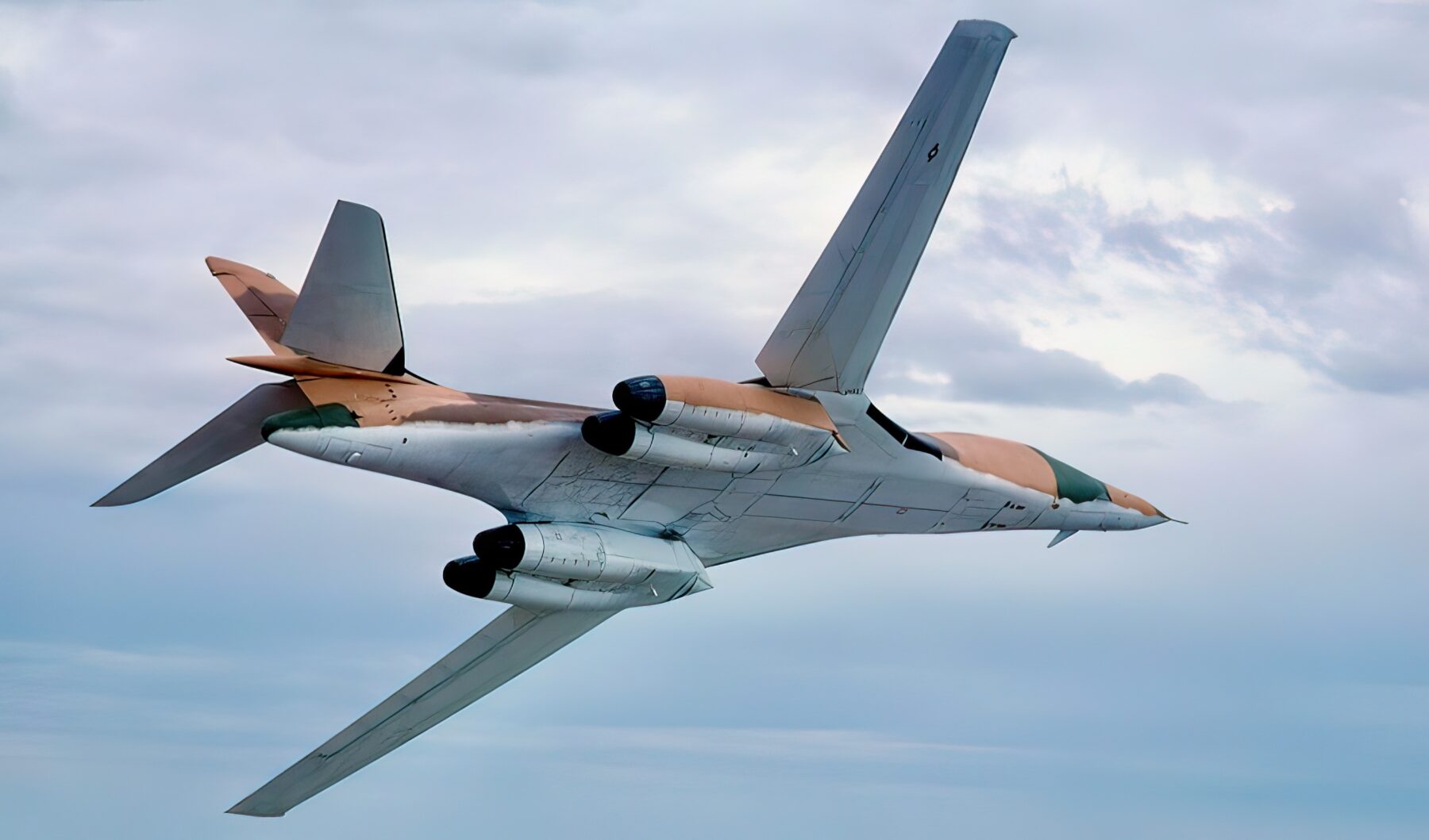 The B-1 "Bone": An Engineering Masterpiece - Jets ’n’ Props