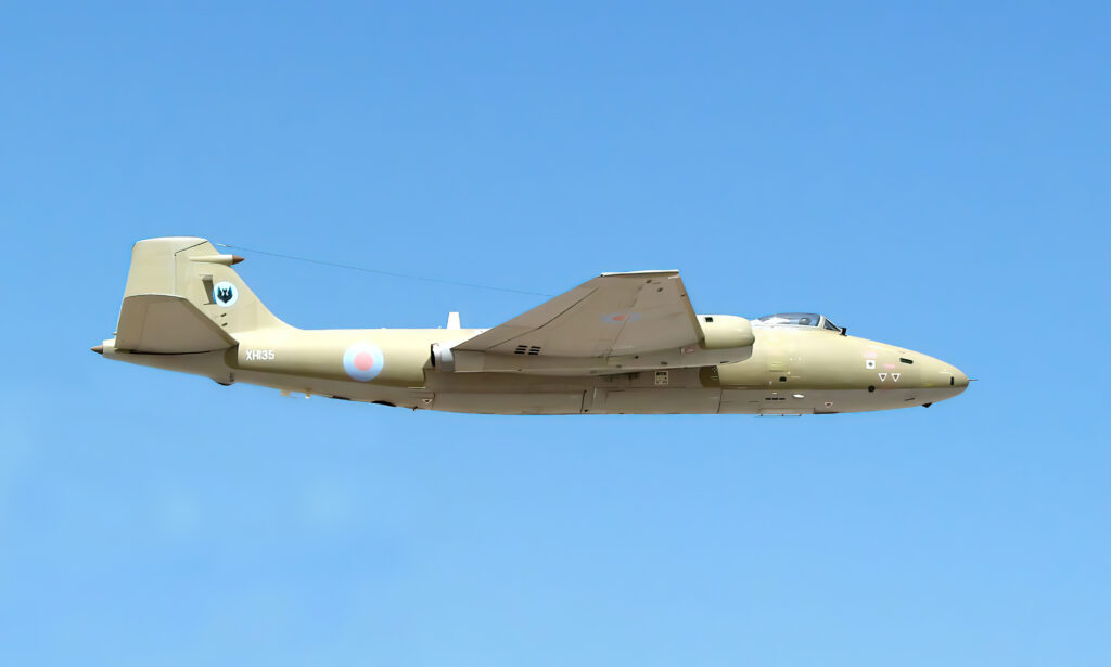 English Electric Canberra: First Generation Jet Bomber - Jets ’n’ Props