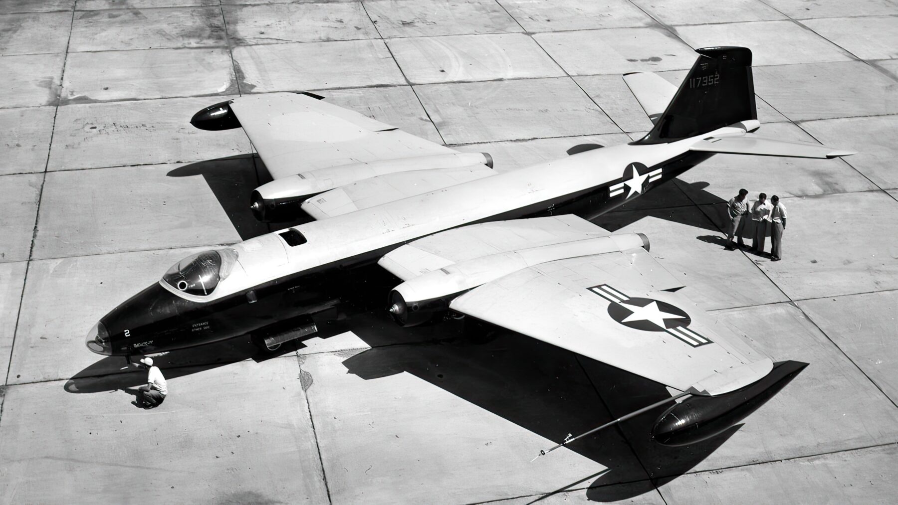 English Electric Canberra: First Generation Jet Bomber - Jets ’n’ Props