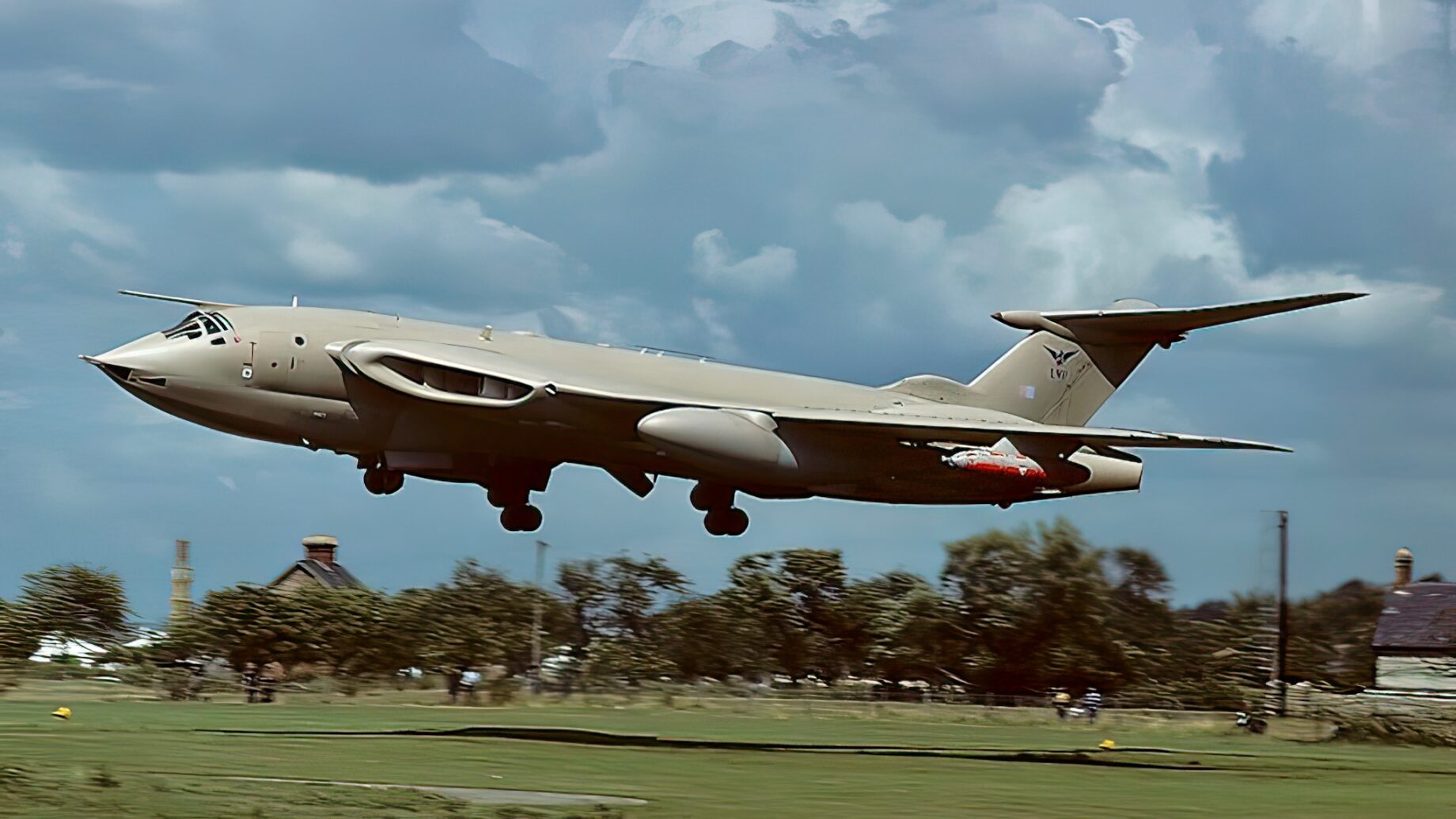The Handley Page Victor: A Cold War Legacy - Jets ’n’ Props