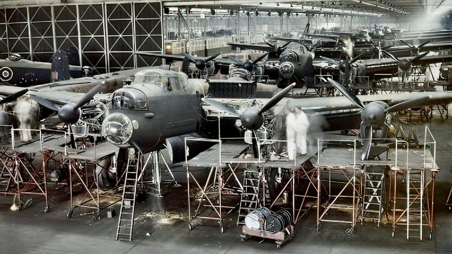 The Mighty Lanc: The Avro Lancaster - Jets ’n’ Props