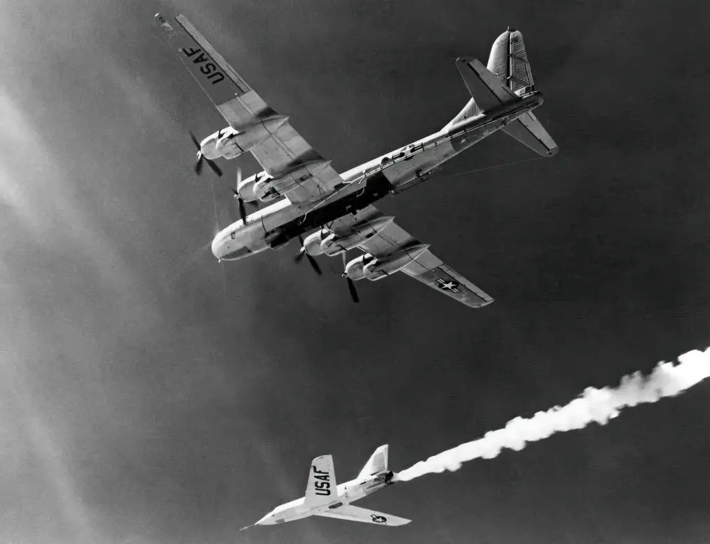 The Bell X-2: Exploring the Frontiers of Supersonic Flight - Jets ’n’ Props