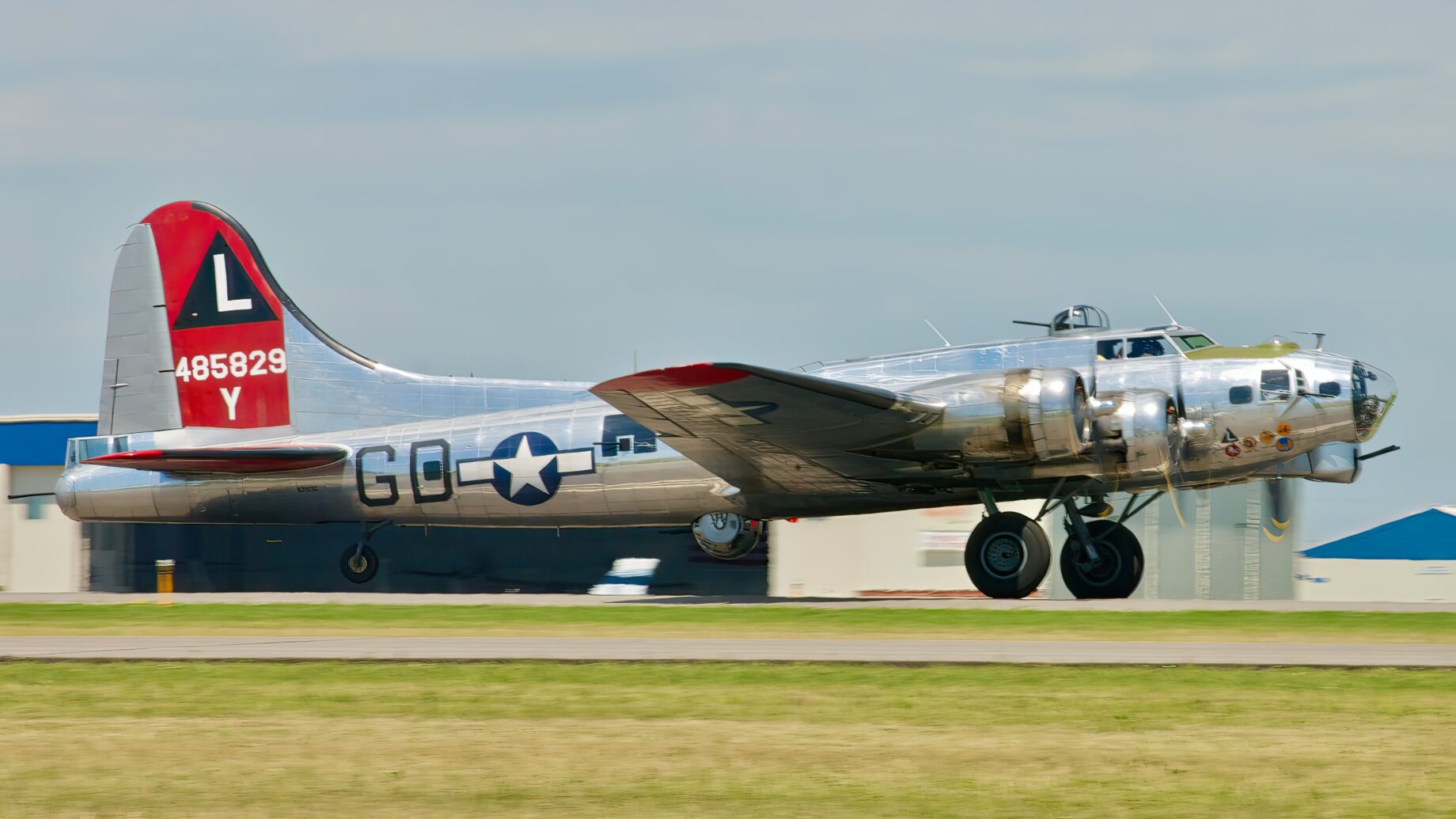 Historic B-17s Grounded Over Safety Concerns - Jets ’n’ Props
