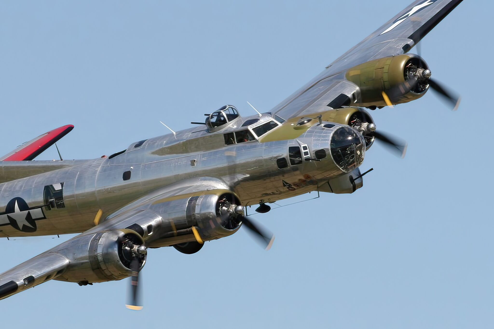 Many Faces of the B-17G Flying Fortress - Jets ’n’ Props