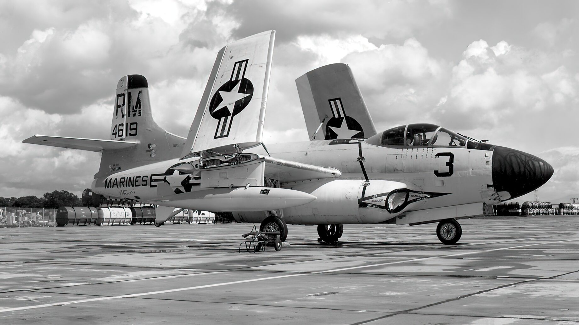 Douglas F3D-2T2 Skyknight: Korean War Night Fighter - Jets ’n’ Props