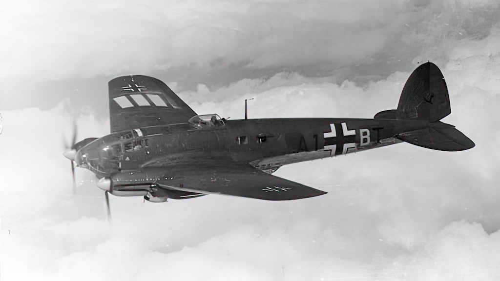 Das zivile Verkehrsflugzeug wurde zum Kriegsflugzeug: Heinkel He 111 ...