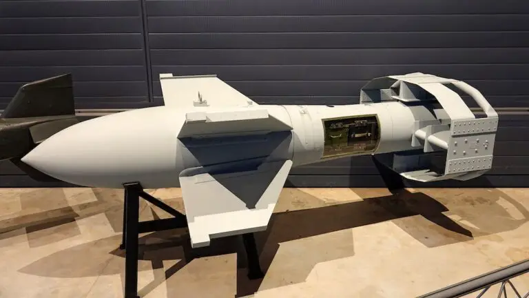 Unsung Hero: The Legacy of the Vickers Warwick Bomber - Jets ’n’ Props