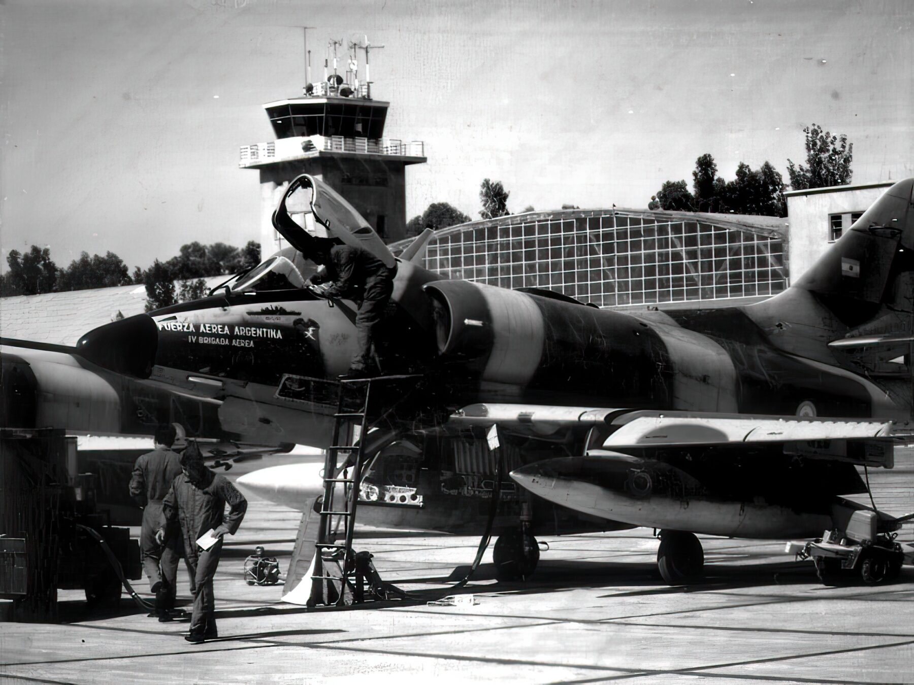 Bluff Cove Air Attacks: A Bad Day on the Falklands - Jets ’n’ Props