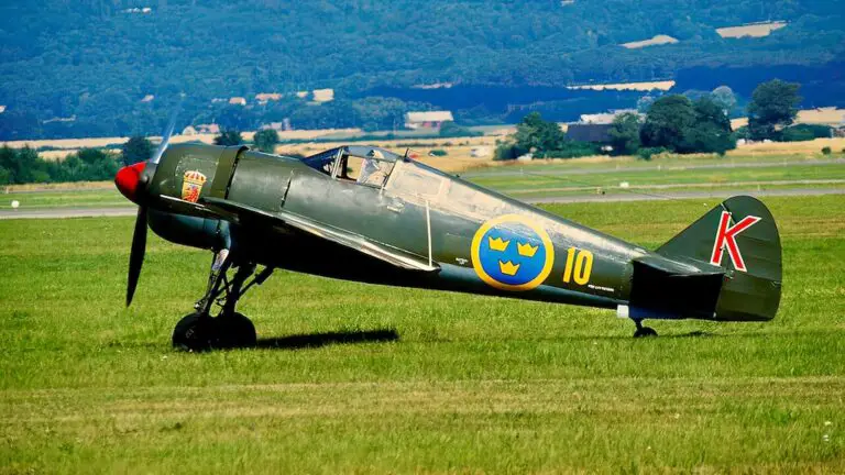 Sweden's Hidden Gem: The FFVS J 22 - Jets ’n’ Props
